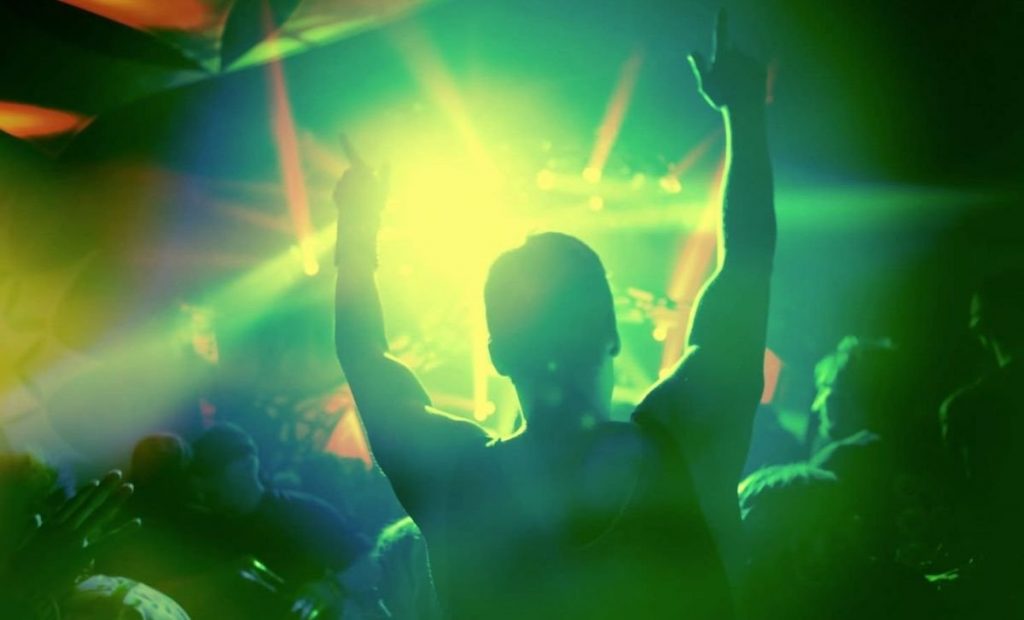 7 razones para empezar a utilizar energía solar en una discoteca o pub ...