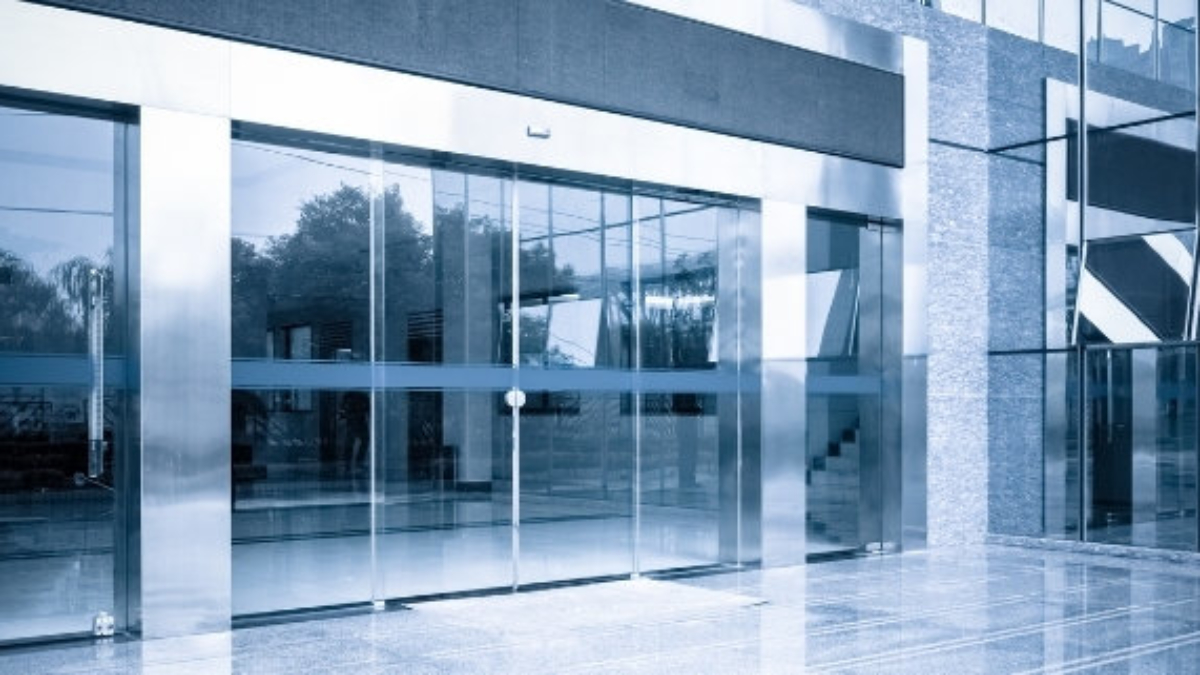Cómo aislar la puerta de entrada del sonido exterior e interior ...