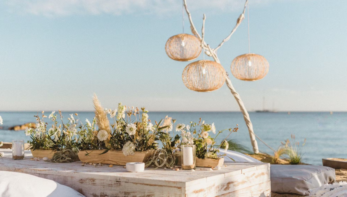 Cómo decorar una fiesta ibicenca con flores este verano | Discotequeros ...