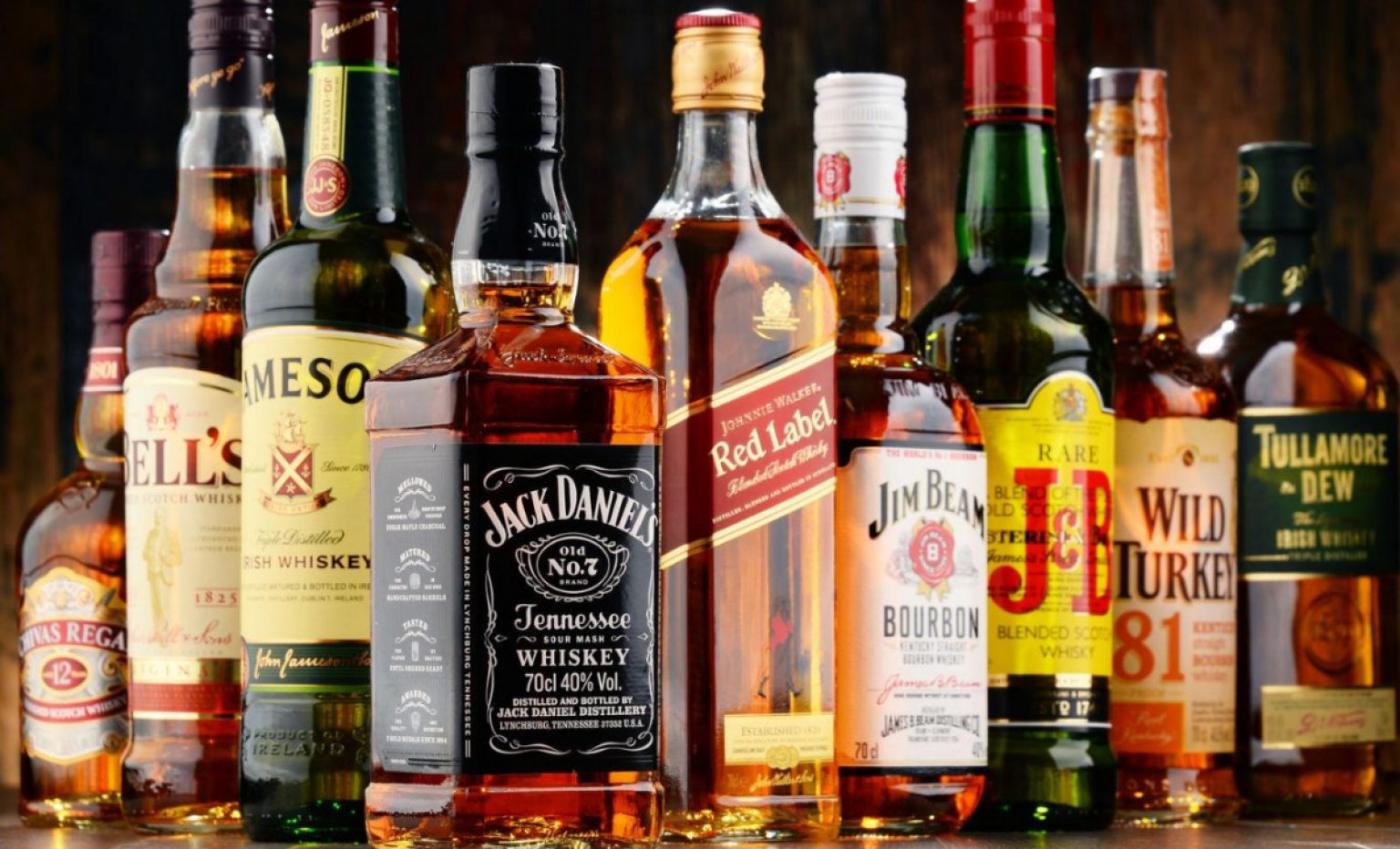 Ejemplos de bebidas destiladas | Discotequeros.com 【2025】